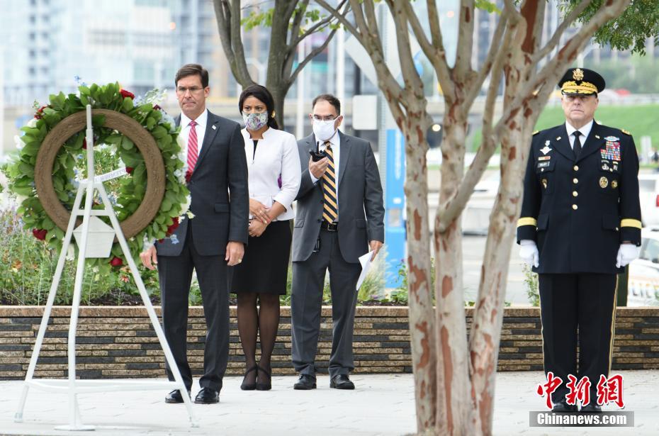 美国纪念“9·11”事件19周年 参与救援消防员寄哀思