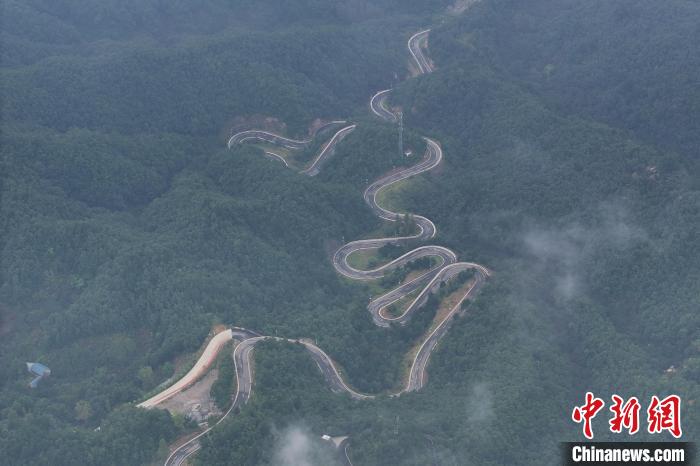 5公里48道弯,这条盘山公路状如“银蛇”