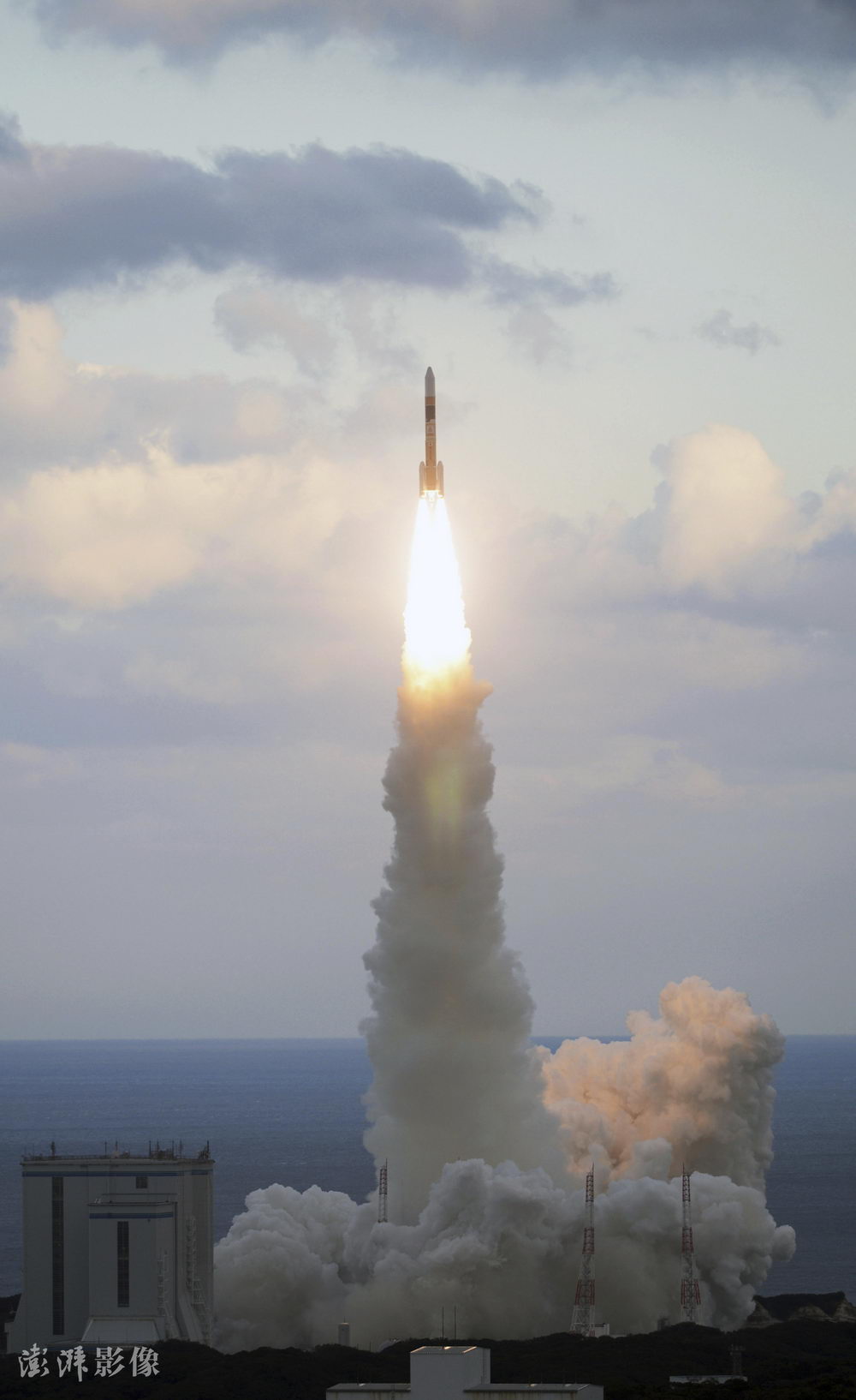 日本成功将两枚数据中继卫星送入太空 强化对地侦察能力