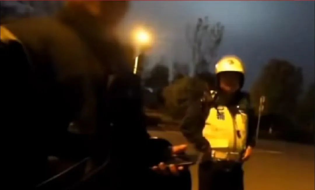 长沙西湖公园里组队骑车炫技？长沙交警：安排！