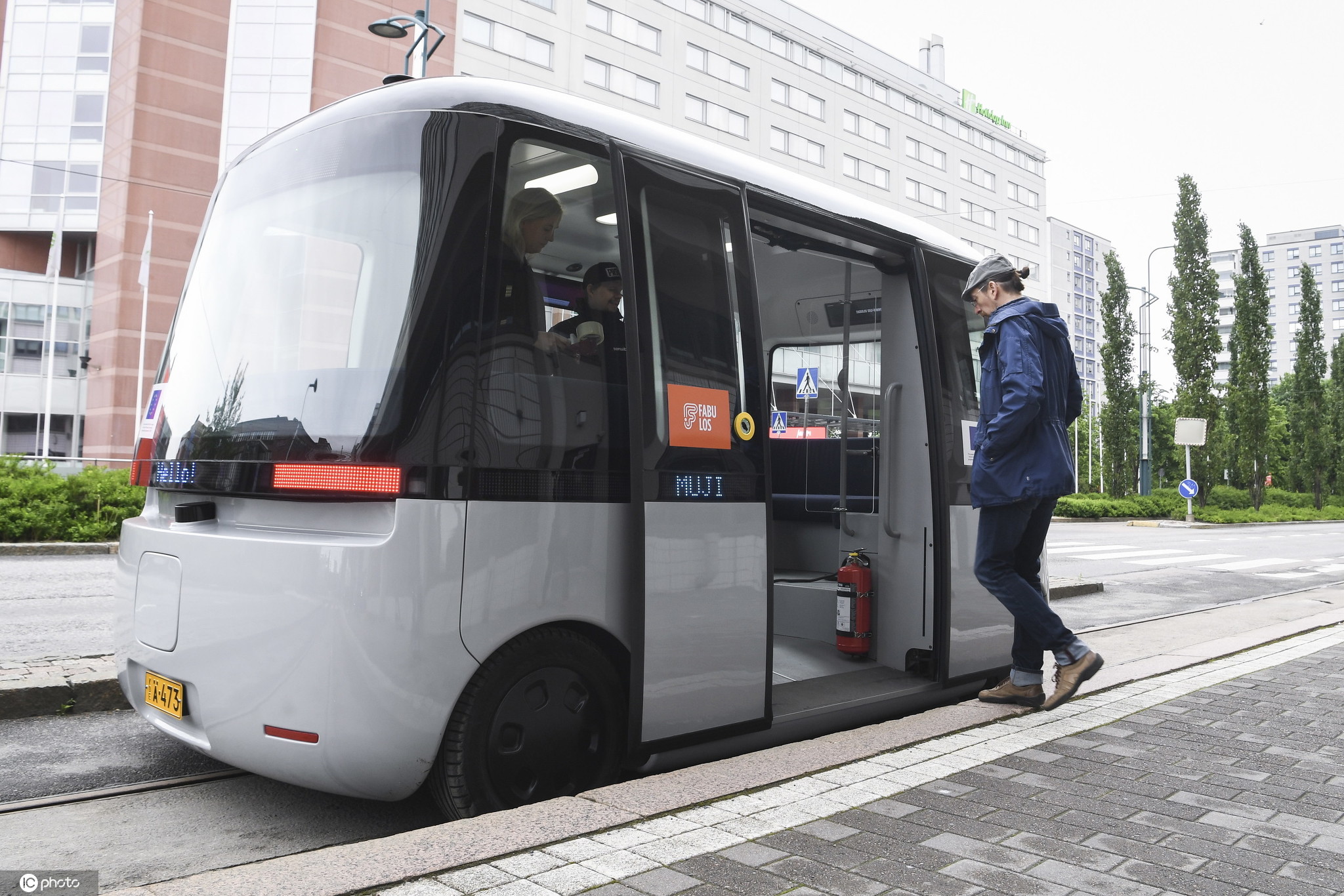 自动驾驶巴士GACHA在芬兰上路运行 酷似太空舱可适应各种天气