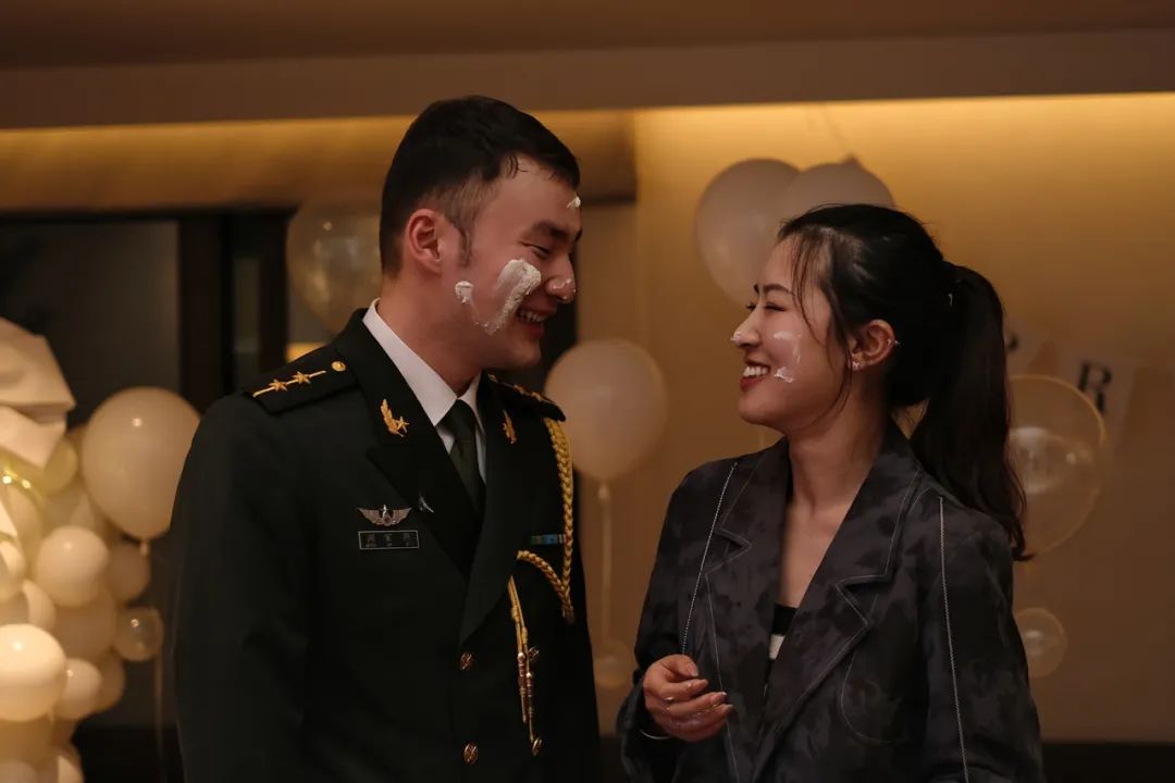 军官＋警官，彼此成就的爱情真甜！