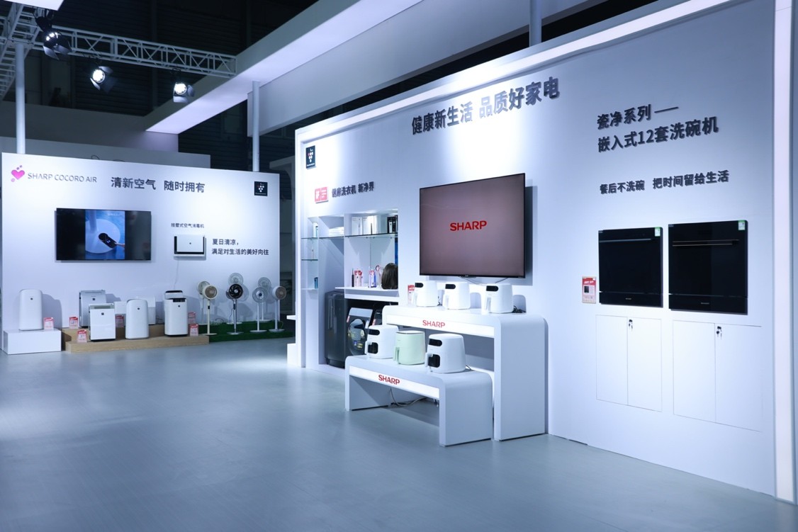 AWE2023，夏普亮出120英寸8K电视