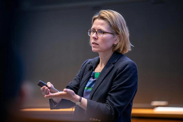 外媒:马克龙表态反对数小时后,美经济学教授辞去欧盟反垄断关键职位