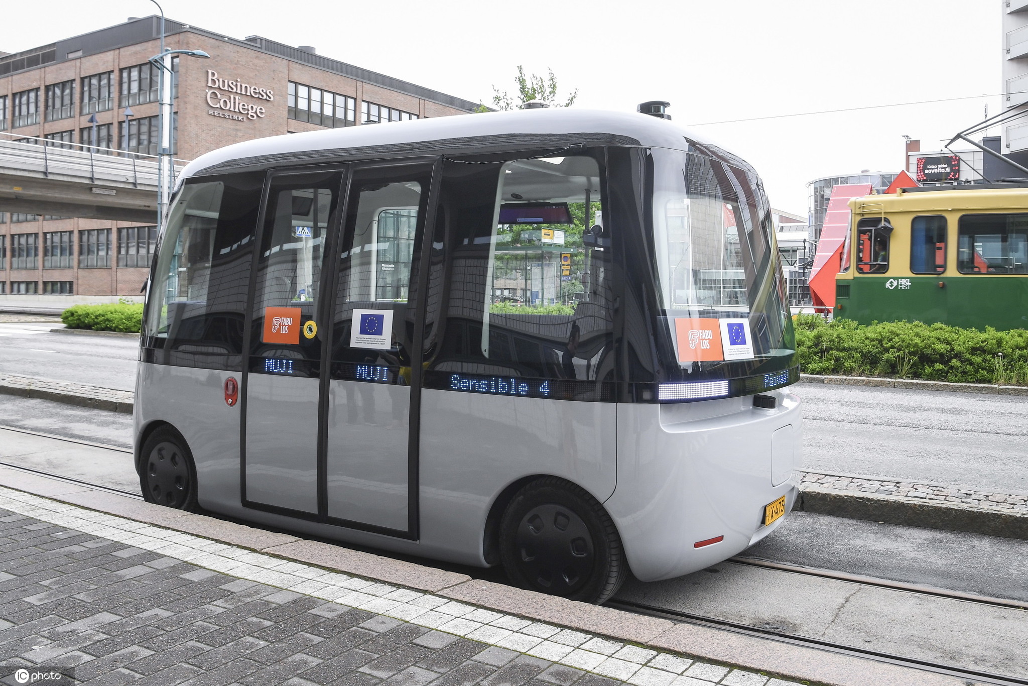 自动驾驶巴士GACHA在芬兰上路运行 酷似太空舱可适应各种天气